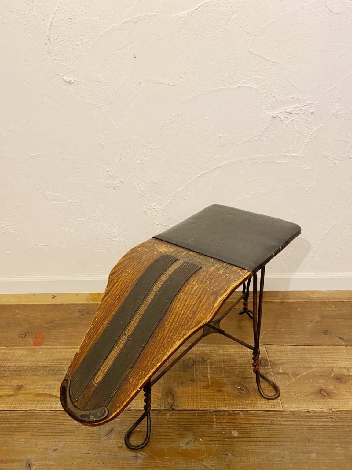 Vintage Wooden Shoe Store Fitting Stool 【8948】 | D-FRAME